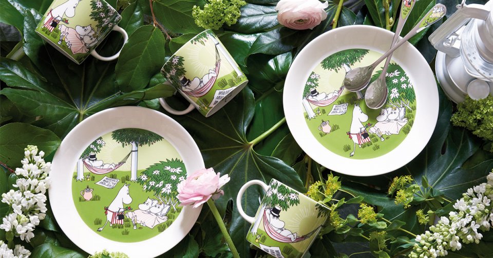 The summer 2020 Moomin mug - The Moomins enjoying a summer’s night
