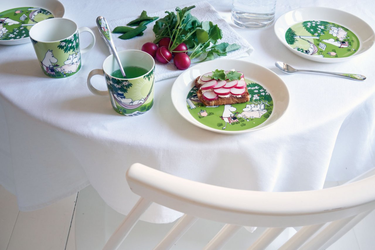 The summer 2020 Moomin mug - The Moomins enjoying a summer’s night