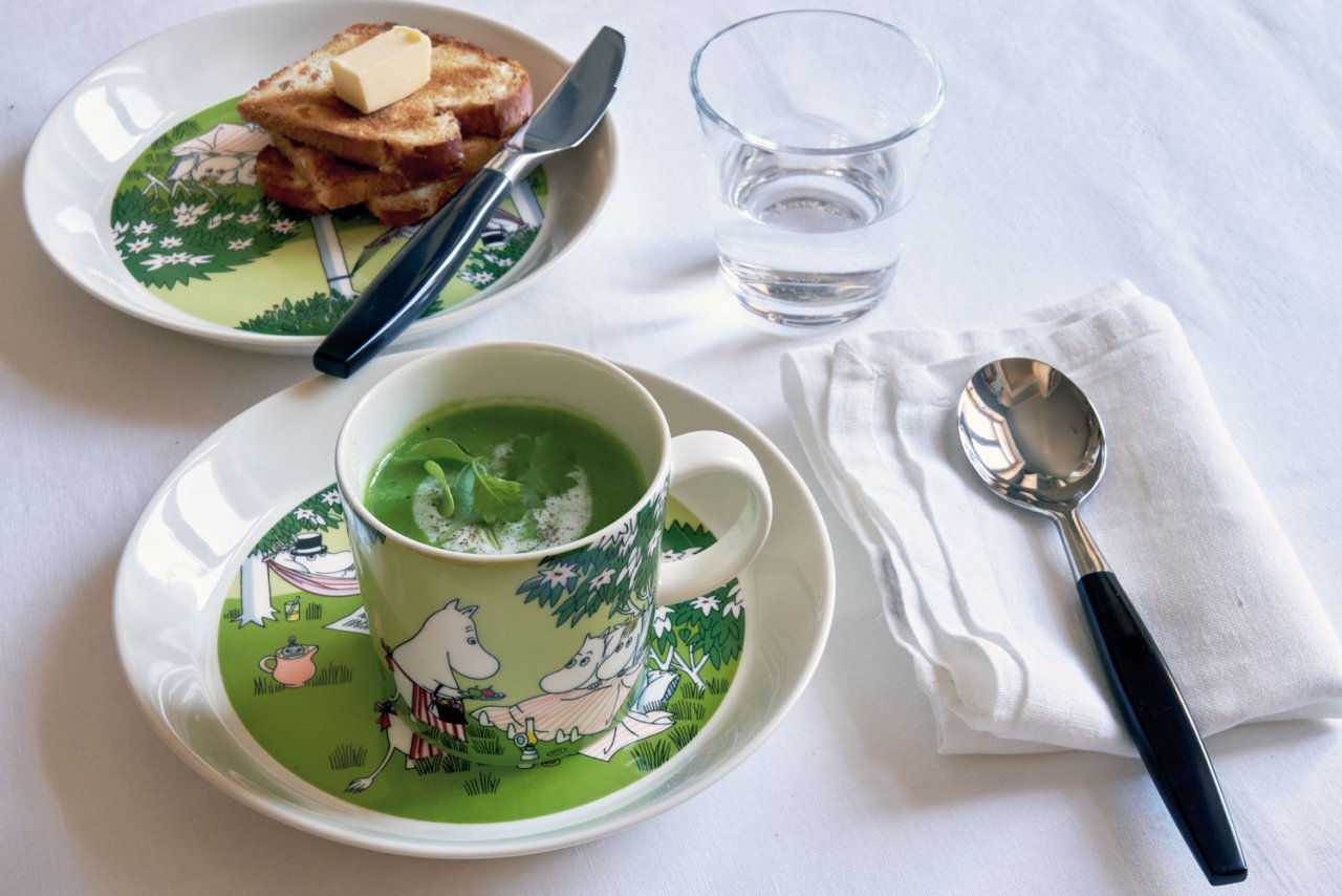 The summer 2020 Moomin mug - The Moomins enjoying a summer’s night