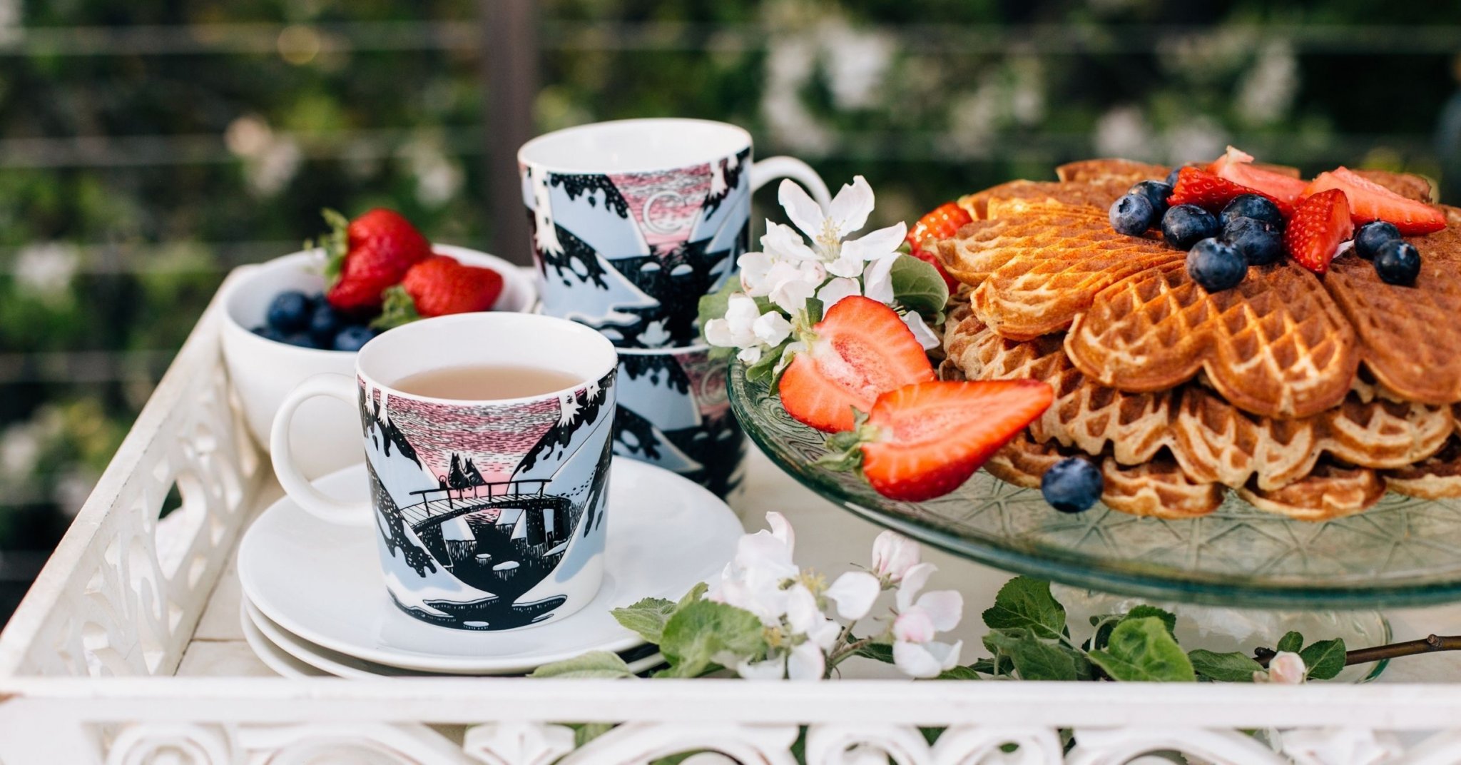 Will there be released a tea pot in the moomin day design? : r/Moomins