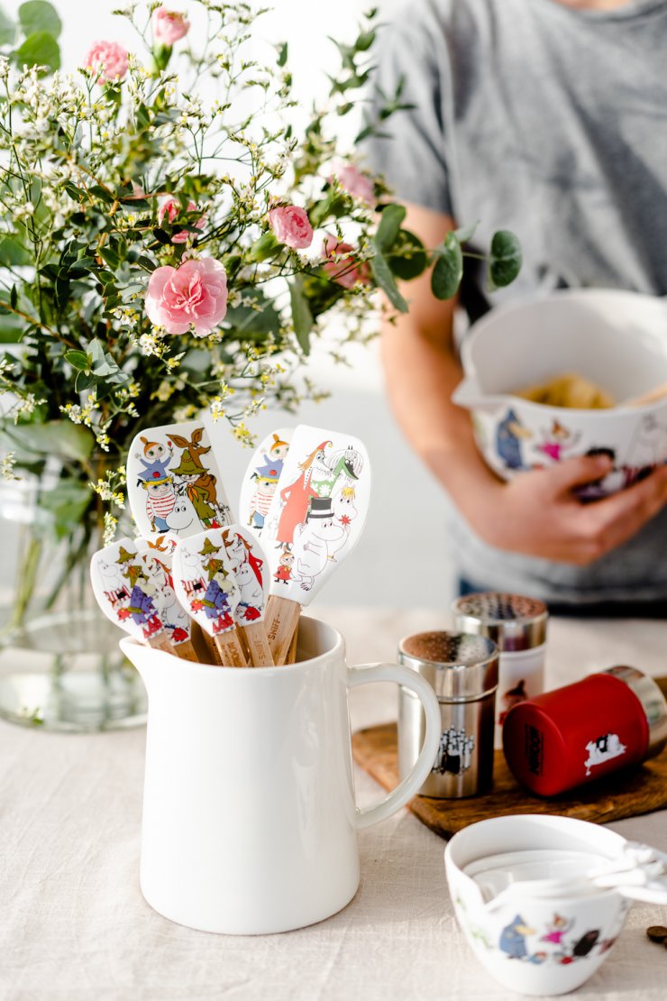 Moomin baking tools and a delicious cookie recipe for Moomin fans