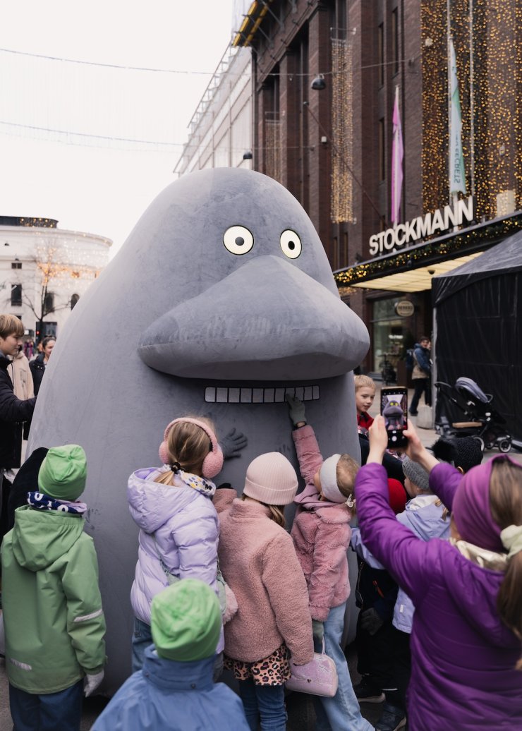 Stockmann fairytale window 2025 depicts Moomin family's winter